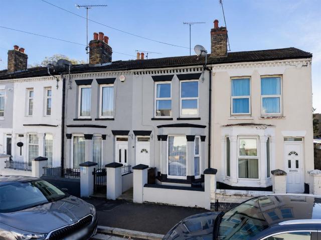 Cornwall Road, Gillingham ME7, 3 bed terraced house to rent, £1,350 pcm | PrimeLocation