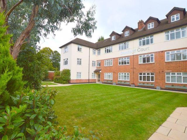 Cornwall Road, Hatch End 2 bed apartment to rent £2,000 pcm £462 pw