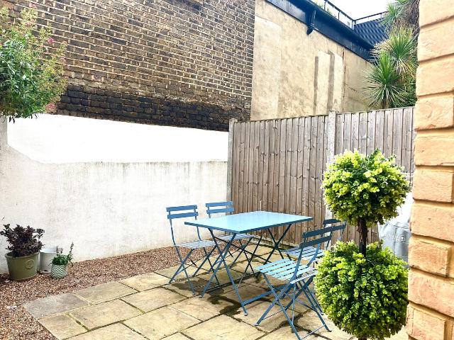 Cornwall Road, London SE1, 1 bed flat to rent, £2,490 pcm | PrimeLocation
