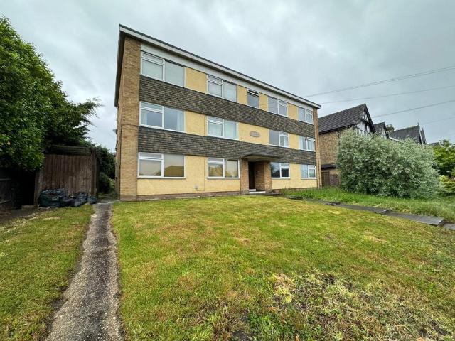 Cornwall Road, Uxbridge 2 bed apartment to rent £1,750 pcm £404 pw