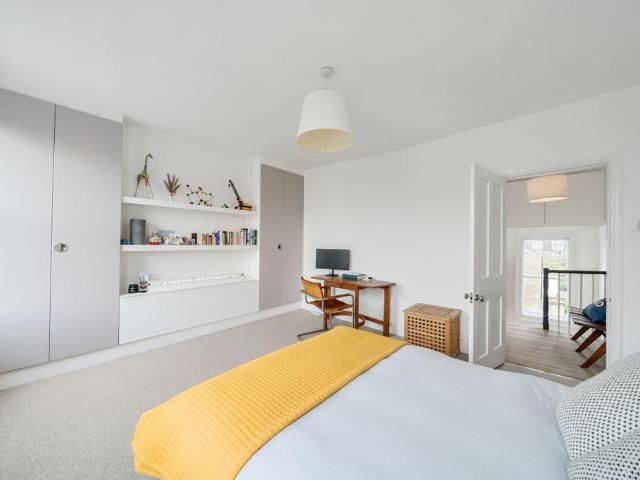 Cornwallis Road London N19 3 bed townhouse to rent £4,600 pcm £1,062 pw