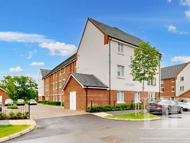 Cornwell Avenue, Crawley RH10, 2 bed flat to rent, £1,575 pcm | PrimeLocation