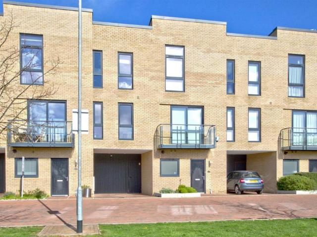 Cornwell Road, Cambridge CB2 4 bed townhouse to rent £2,550 pcm £588 pw