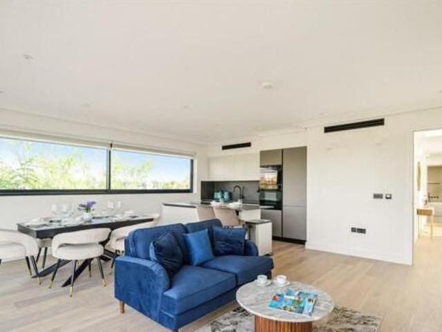 Coronation Court, Brewster Gardens, 3 Bedroom Flat