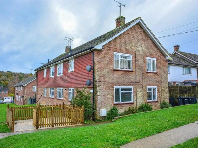 Coronation Gardens, Battle 2 bed property to rent £1,125 pcm £260 pw
