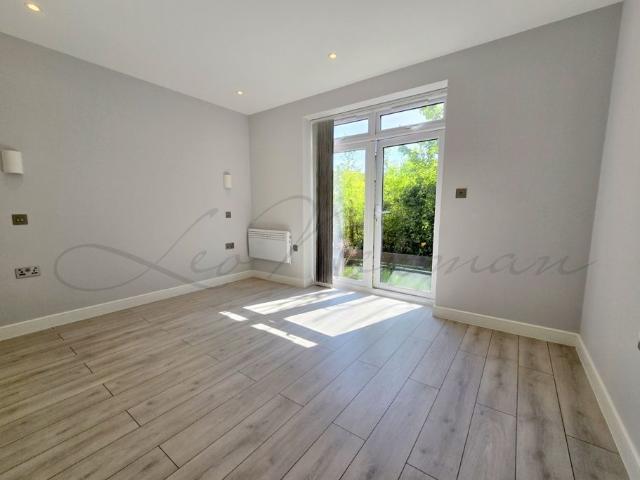 Coronation Road, Basingstoke, RG21