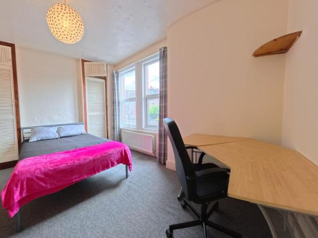 Coronation Street, Brighton BN2 5 bed house to rent £2,340 pcm £540 pw