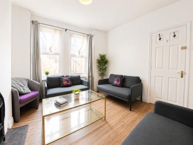 Coronation Street, Brighton BN2 5 bed house to rent £2,340 pcm £540 pw