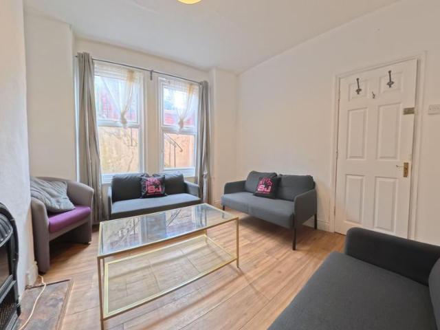 Coronation Street, Brighton BN2 5 bed house to rent £2,383 pcm £550 pw