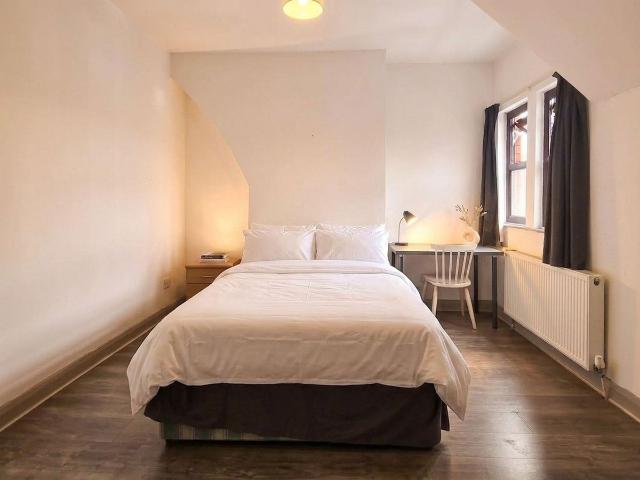 Coronation Street, Salford M5, 4 bed property to rent, £2,858 pcm | PrimeLocation