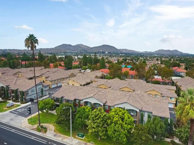 Corona Pointe Townhomes 2 Bedroom Apartment for Rent at 3957 Pierce St, Riverside, CA 92505 La Sierra