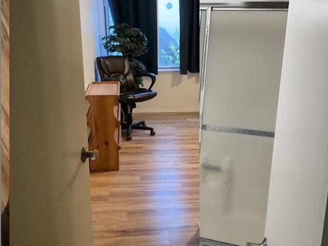 Corona Room for Rent