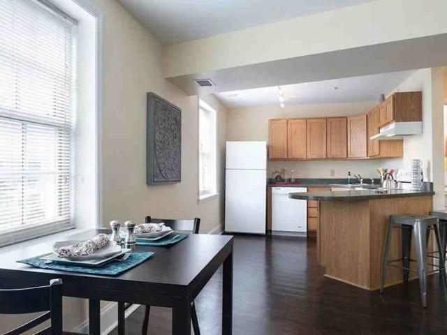 Coronado Lindell East 1 Bedroom Apartment for Rent at 3733 Lindell Blvd, St. Louis, MO 63108 Grand Center