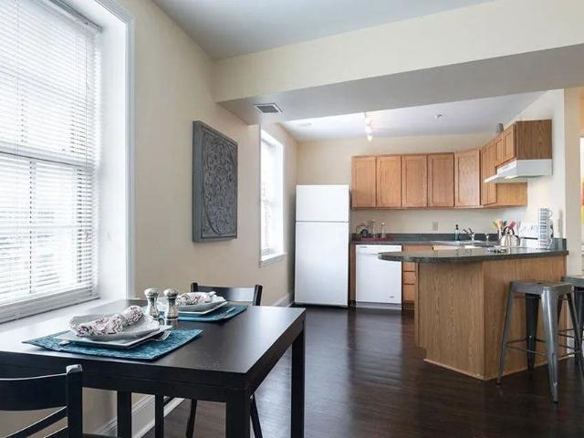 Coronado Place and Towers 3 Bedroom Apartment for Rent at 3701 Lindell Blvd, St. Louis, MO 63108 Grand Center