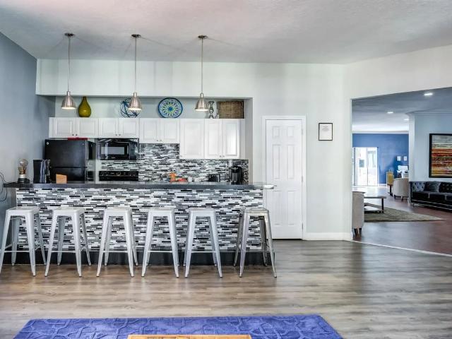 Coronado Springs 1 Bedroom Apartment for Rent at 555 Kirk Rd, Palm Springs, FL 33406
