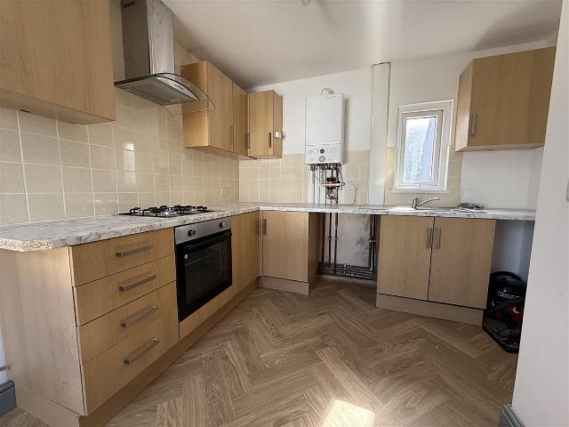 Corporation Road, Grangetown, Cardiff CF11, 2 bed flat to rent, £1,100 pcm | PrimeLocation