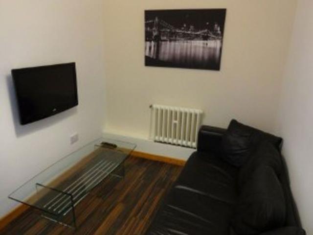Corporation Street Flat 2, room 2, Central