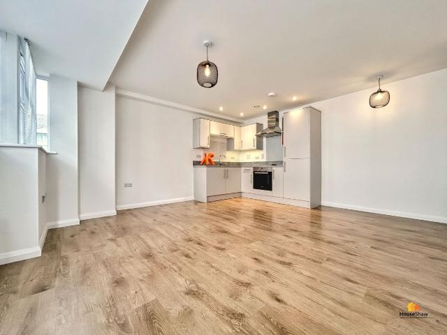 Corporation Street, High Wycombe HP13, 2 bed flat to rent, £1,400 pcm | PrimeLocation
