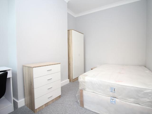 Corporation Street, Stoke ST4, 4 bed shared accommodation to rent, £1,980 pcm | PrimeLocation