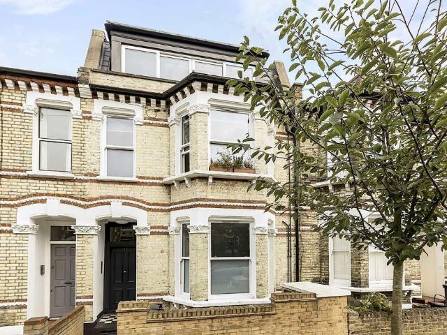 Corrance Road, London SW2 3 bed flat to rent £3,600 pcm £831 pw