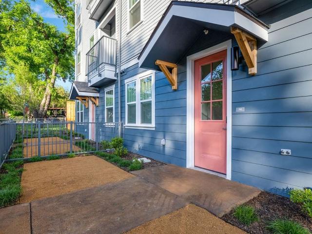 Correo Place Studio Apartment for Rent at 2220 Mail Ave, Dallas, TX 75235 Lovefield West