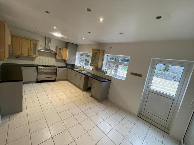 Corringham Road, Wembley HA9 5 bed detached house to rent £4,000 pcm £923 pw