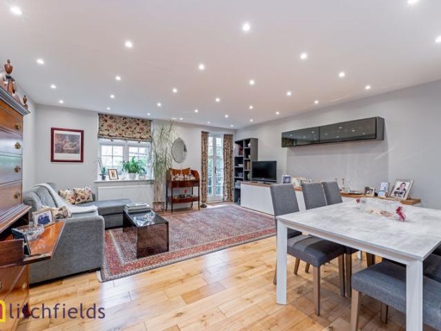Corringway, Hampstead Garden Suburb NW11, 2 bed flat to rent, £2,550 pcm | PrimeLocation