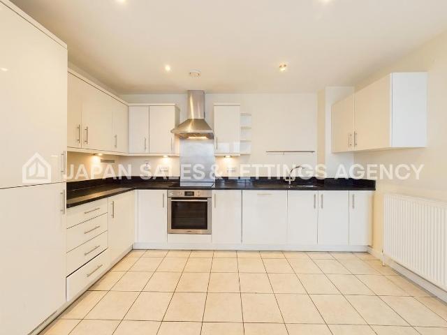 Corrigan Court, Granville Gardens, Ealing W5, 2 bed flat to rent, £2,240 pcm | PrimeLocation
