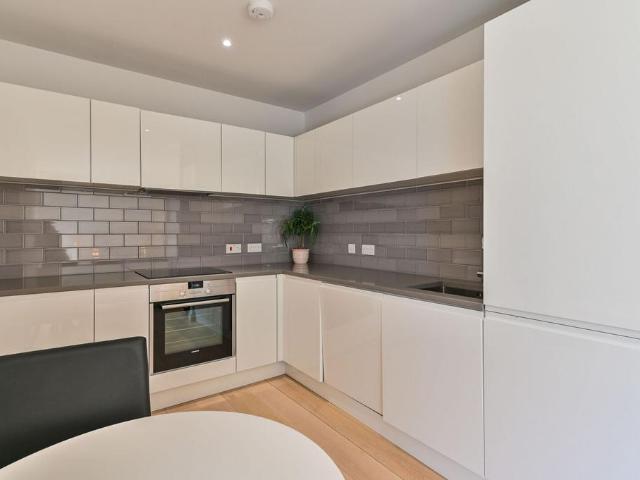 Corsair House, Royal Wharf. Studio to rent £1,799 pcm £415 pw