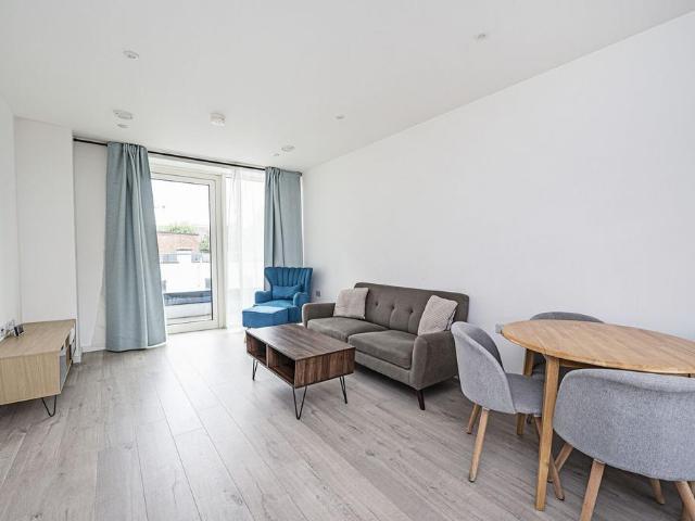 Corsican Square, E3, Tower Hamlets. 2 bed flat to rent £3,500 pcm £808 pw