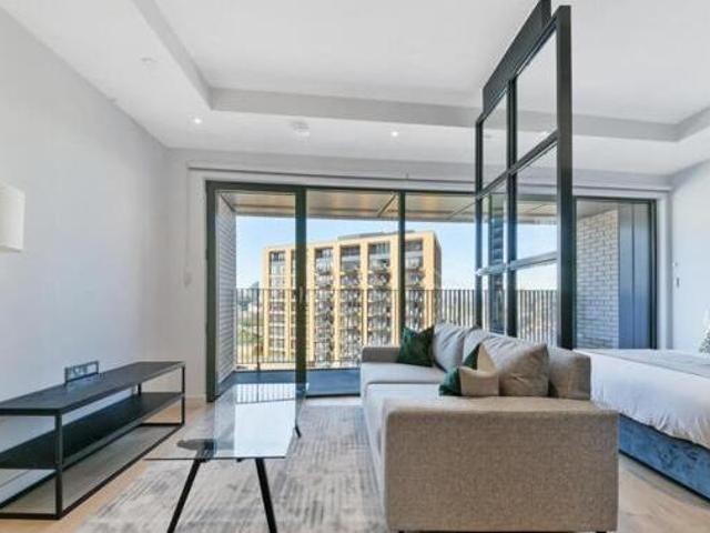 Corson House, London City Island, Studio Apartment For