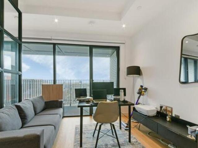 Corson House, London City Island, Studio Apartment For