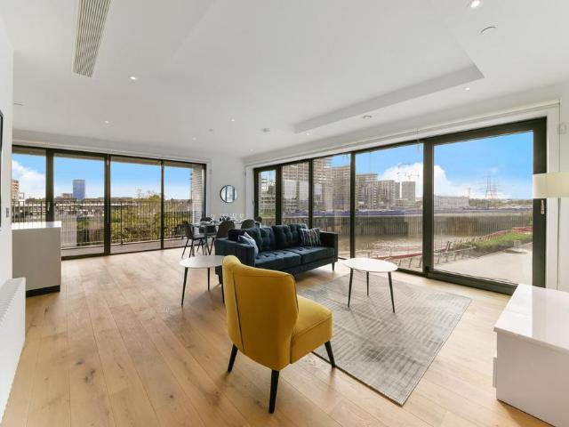 Corson House, London City Island. 3 bed apartment to rent £3,701 pcm £854 pw