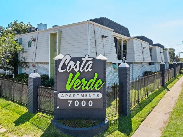 Costa Verde 2 Bedroom Apartment for Rent at 7000 Fonvilla St, Houston, TX 77074 Sharpstown