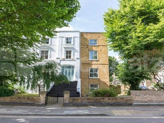 Cosy one double bedroom set in a period conversion with garden