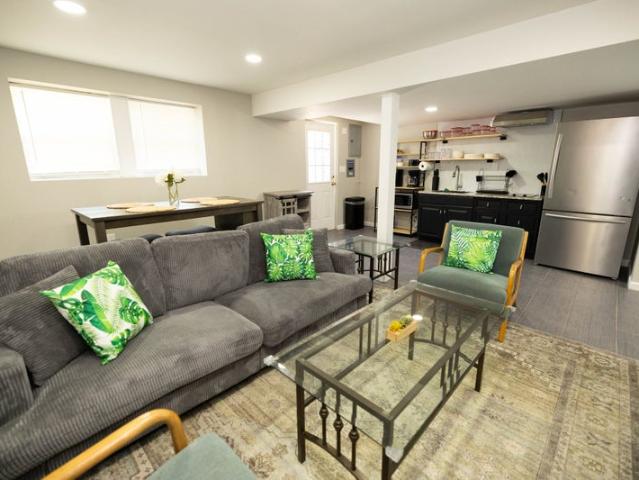 Cosy Basement Studio Near Hospital shoppind center