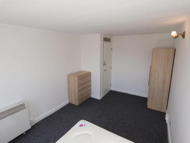 Cosy double bedroom near the City and Islington College Has a Room