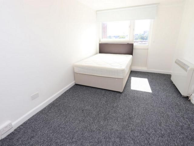 Cosy double bedroom near the City and Islington College Has a Room