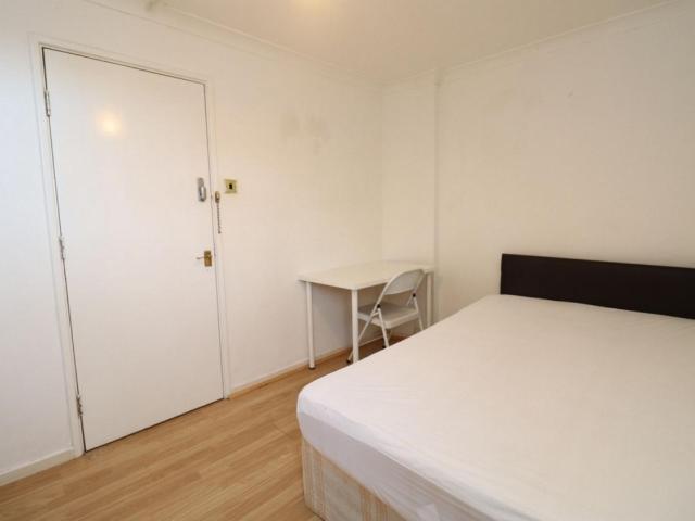 Cosy double bedroom near the University of East London Has a Room