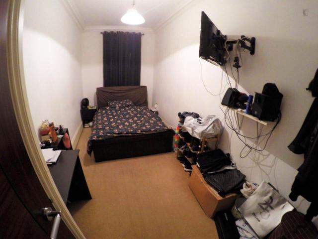 Cosy double bedroom next to The Regent's Park Has a Room