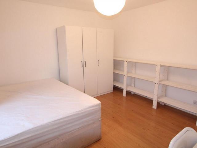 Cosy double bedroom next to Victoria Park Has a Room