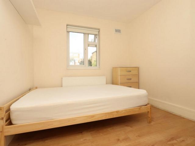 Cosy double bedroom not far from Victoria Park Has a Room