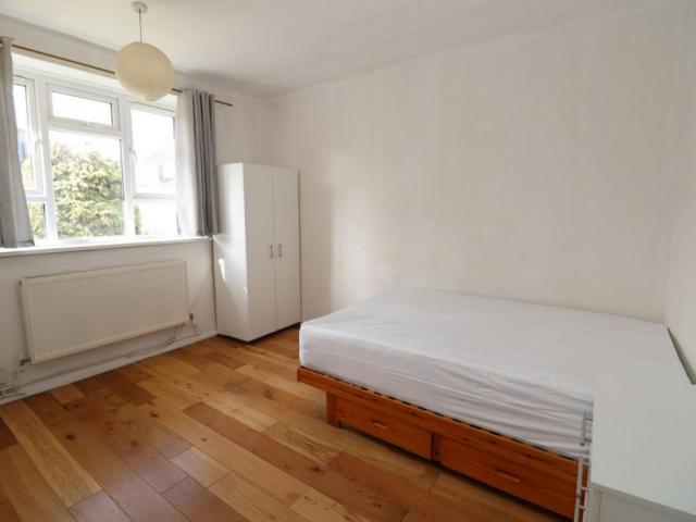 Cosy double bedroom not far from East Dulwich Rail station Has a Room