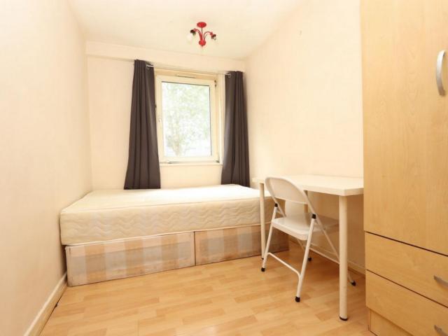 Cosy double bedroom not far from London City Airport Has a Room
