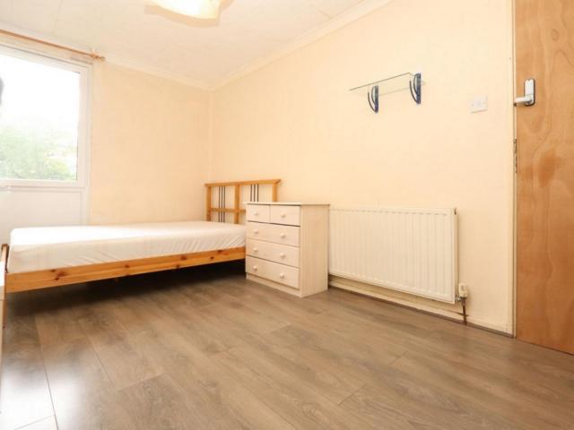 Cosy double bedroom close to Mile End Park Has a Room