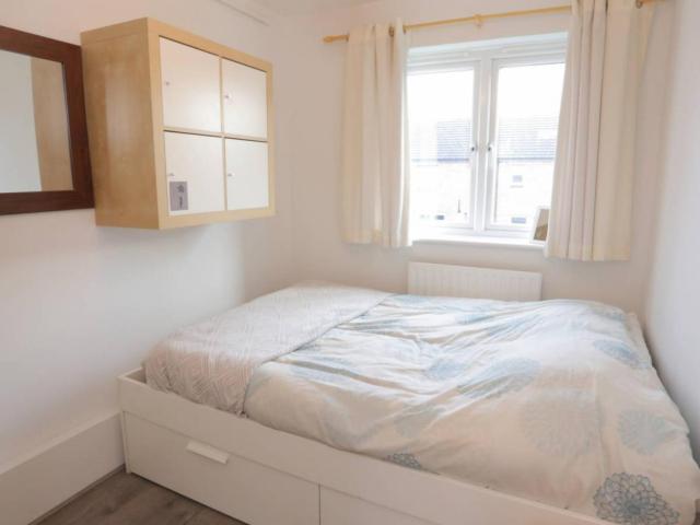 Cosy double bedroom in Stepney Has a Room