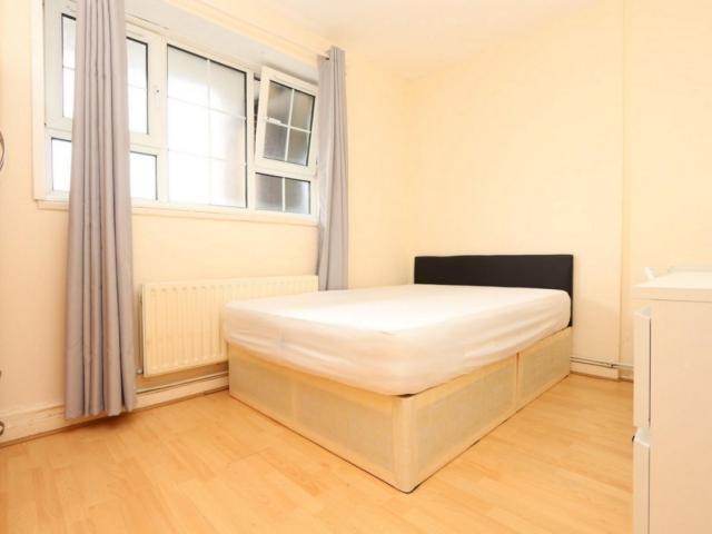 Cosy double bedroom in South Bank Has a Room