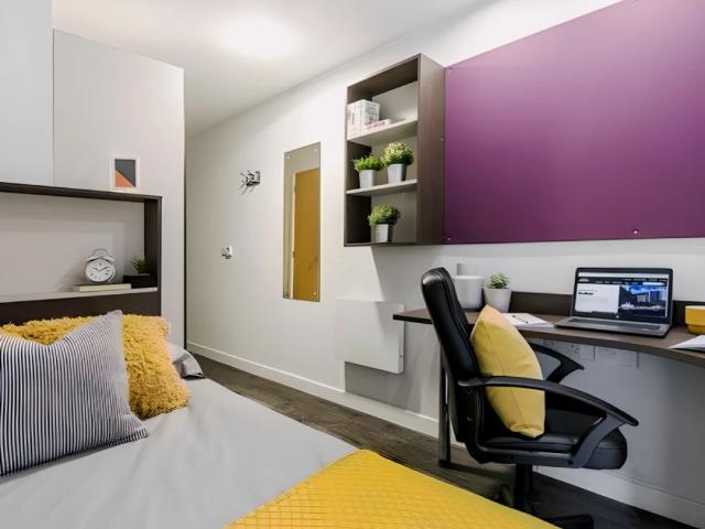 Cosy double ensuite bedroom not far from the Netherthorpe