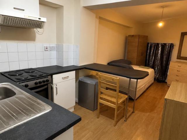Cosy Furnished Studio Flat – Move In Ready