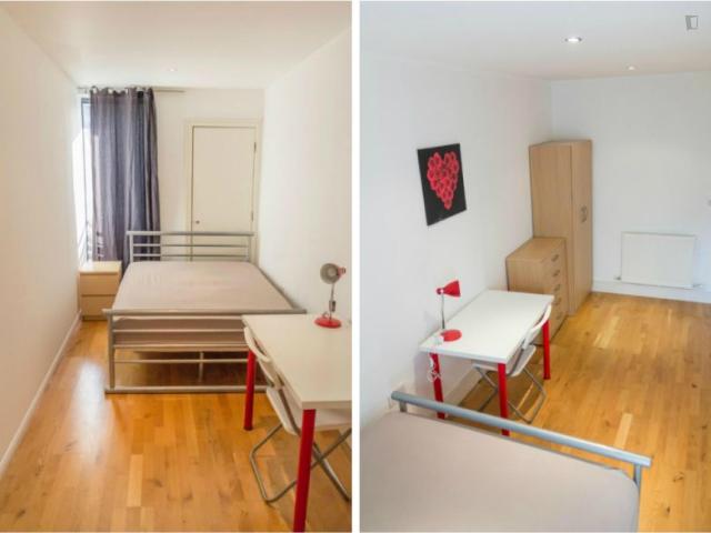 Cosy room in 2 bedroom flat in Limehouse Has a Room